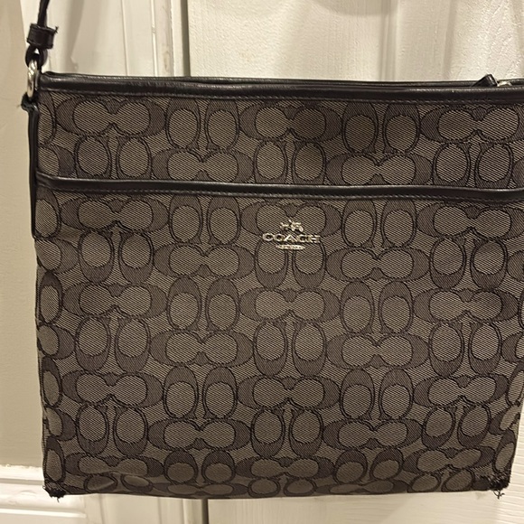Coach | Bags | Coach Signature Crossbody Wear Or Bottom Corners Black ...